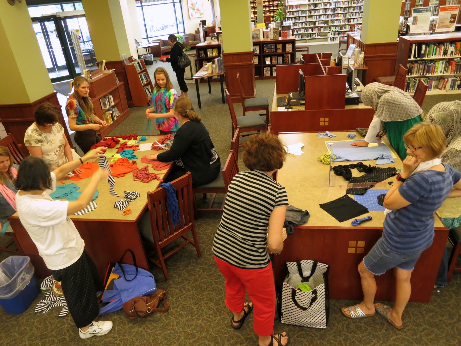 NeedleReads: T-shirt Scarves : library makers