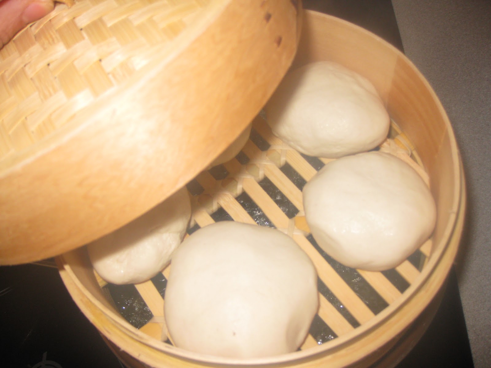 Entre fogones con David: Mandú o bolas de pan relleno