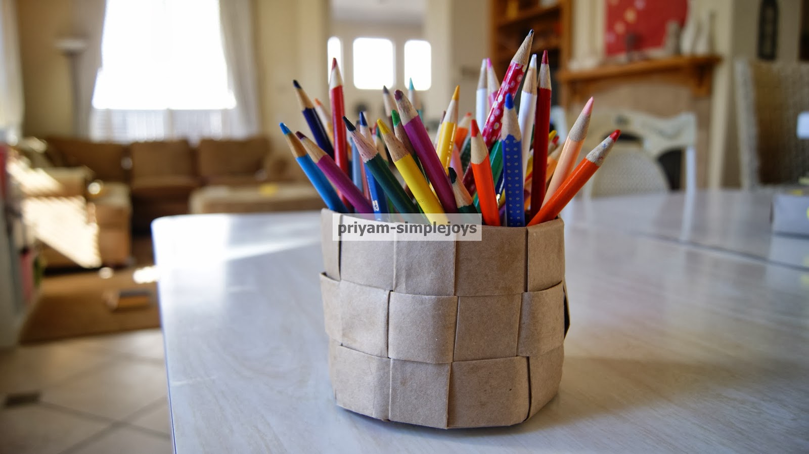 SimpleJoys: Round Brown Paper Basket