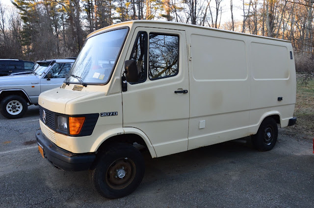 Daily Turismo: Transporter Neu: 1980 Mercedes-Benz 207D