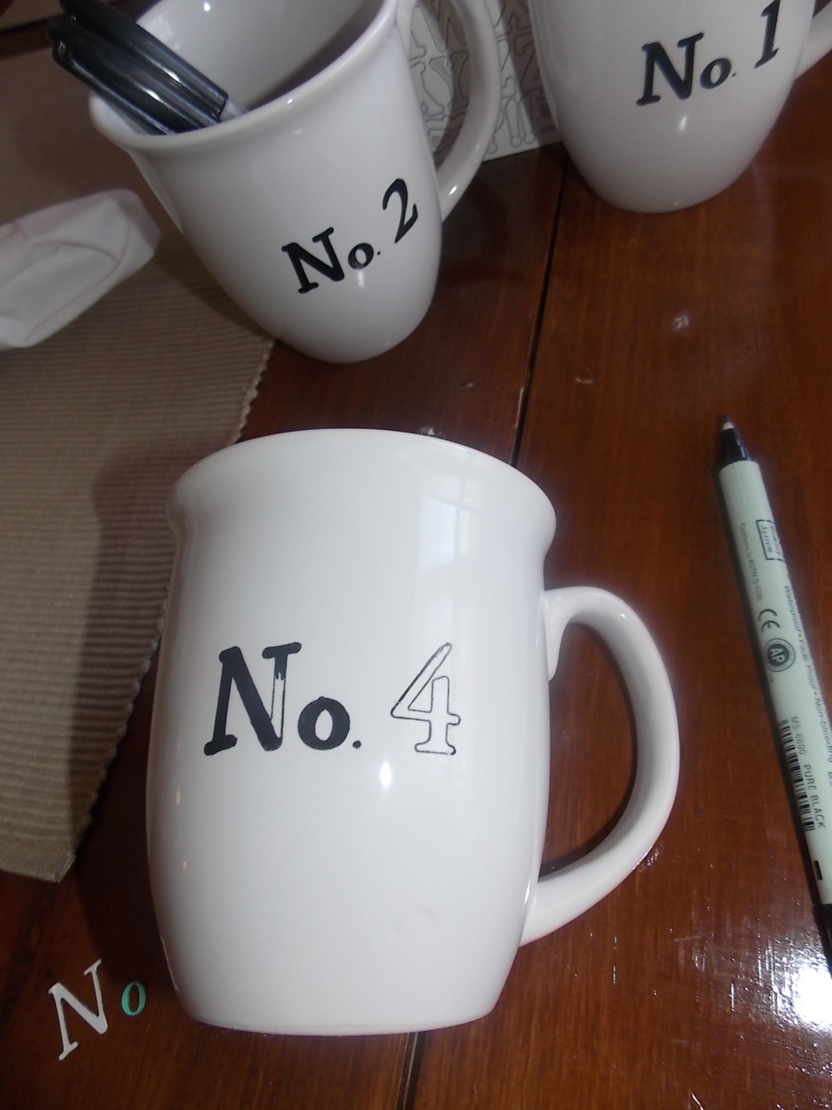Creative DIY Gal: Numbered coffee mugs