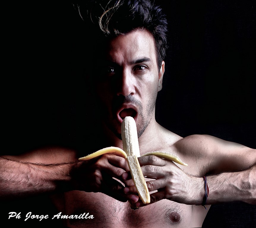 JORGE AMARILLA : ACTOR . BAILARIN Y FOTOGRAFO - AUTORRETRATOS - TOO HOT FOR ARGIE