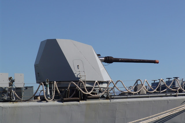 SI VIS PACEM, PARA BELLUM: Il cannone medio navale Leonardo 127/64 LW ...