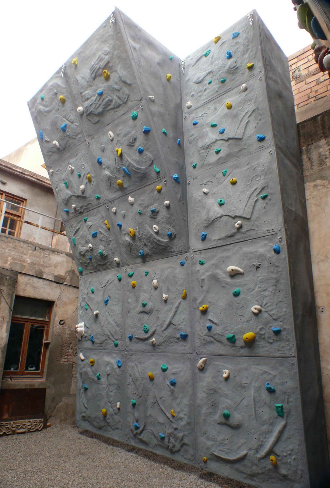 SAME SANTS: SI TENÉIS DE HACER UN ROCODROMO....