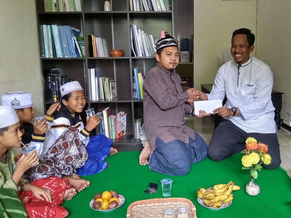 Syukuran Empat Tahun, IKAMaT Santuni Anak Yatim - IKAMaT