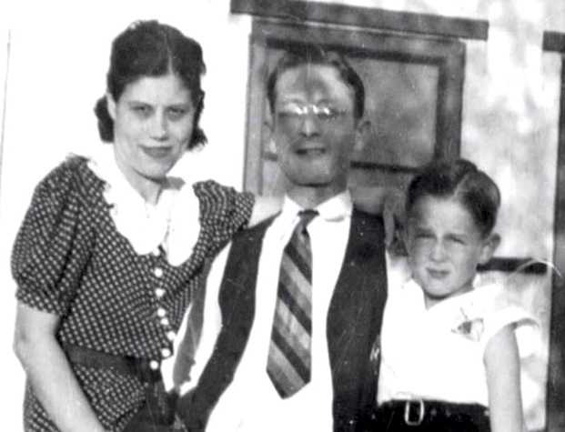 JAMES DEAN: CON SUS PADRES. WITH YOUR PARENTS