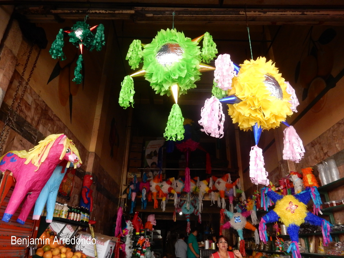 El Bable: Las piñatas tradición mexicana convertida en arte