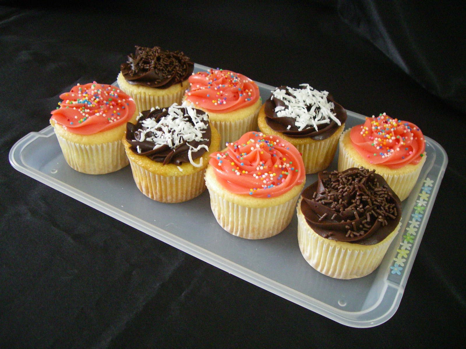 HoneyBee Bolos: Cupcakes sortidos