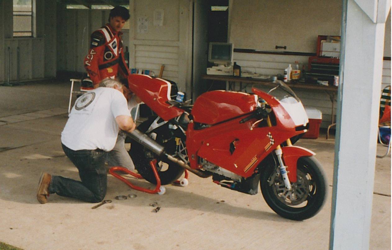 OddBike: Harley-Davidson VR1000 - God's Own Voice