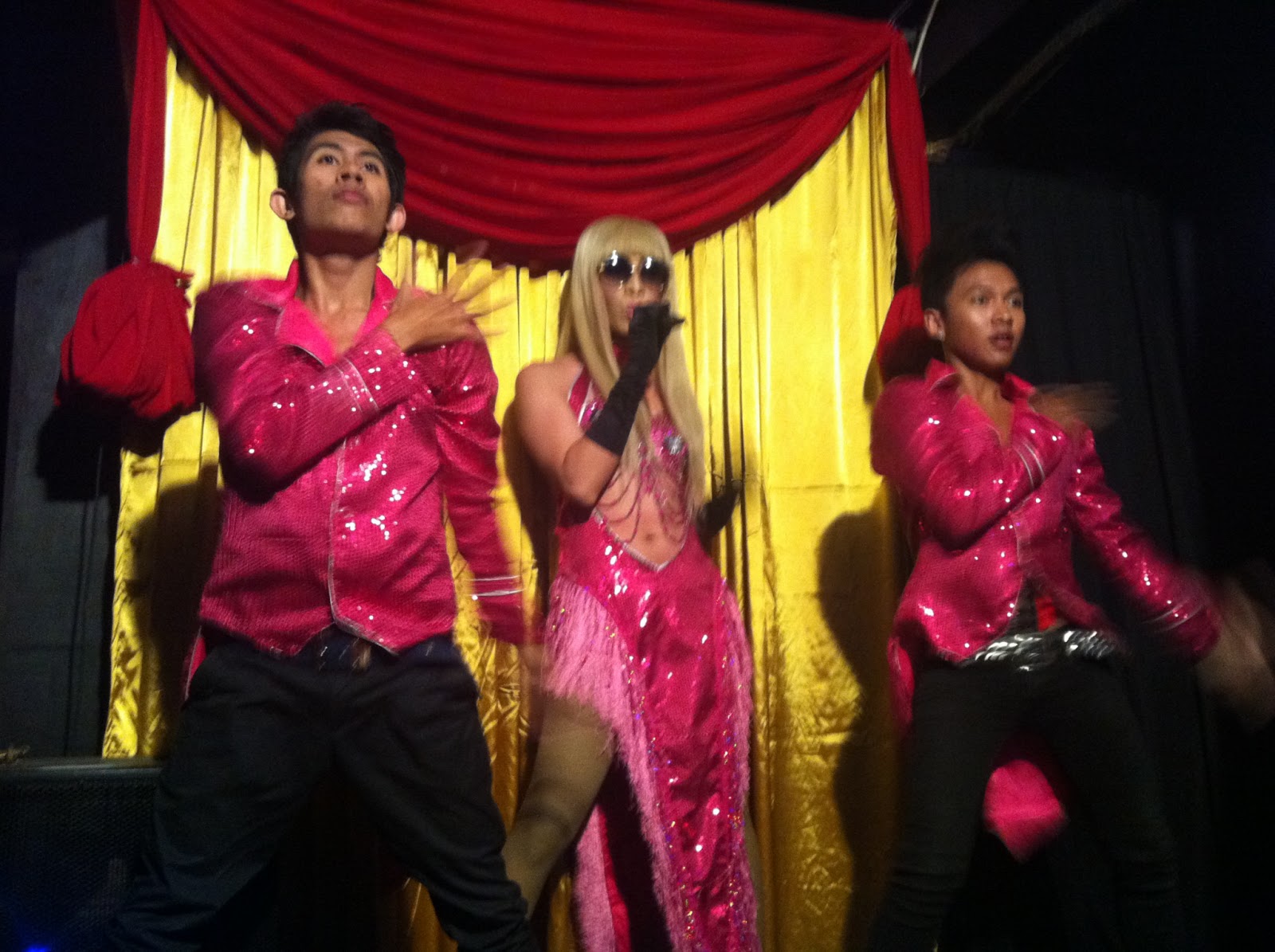 mixwellbar: Amazing gay bar in bali....!!!!