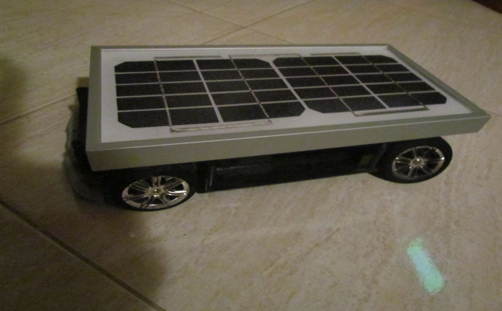 CARRO SOLAR: ¿QUE COMPONE EL CARRO SOLAR?