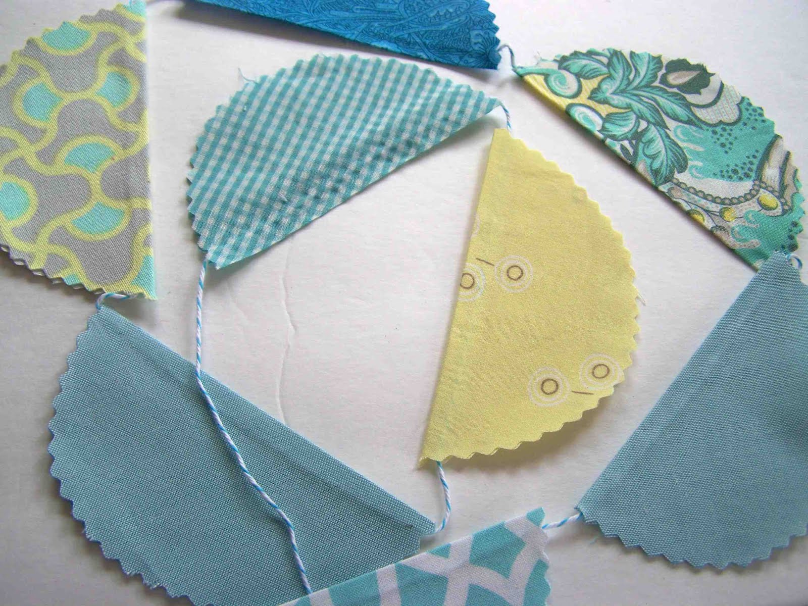 Made by Me. Shared with you.: Tutorial: Low and No Sew Scallop Garlands