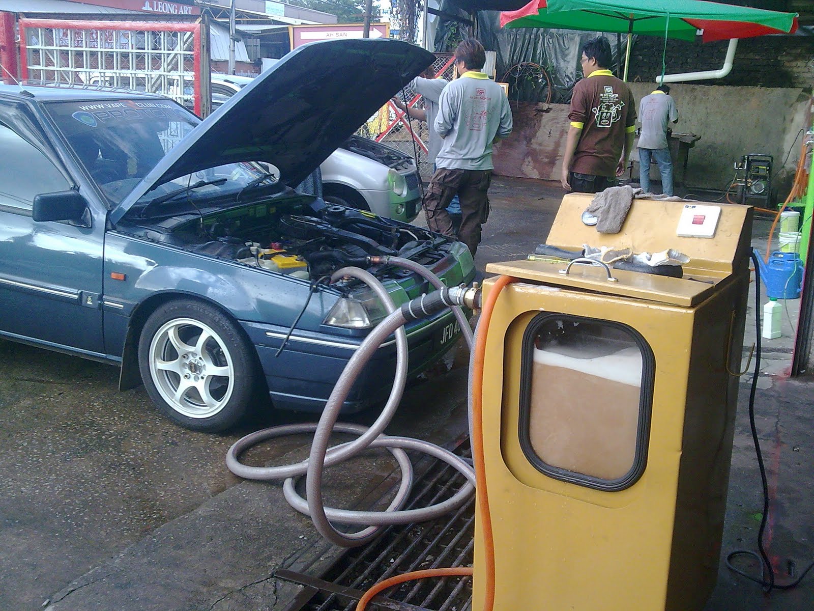 Sepanjang Jalan: Servis Radiator....