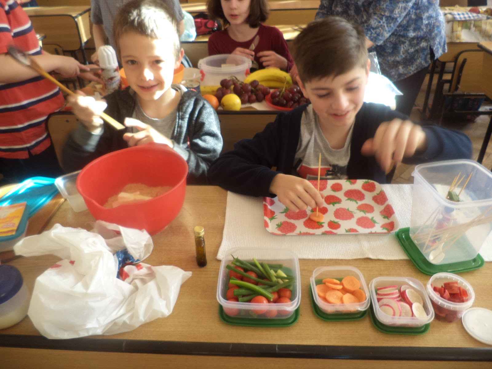 Învăţătoarea Cătălina: ACTIVITATE 1 SCOALA ALTFEL - MICII BUCATARI