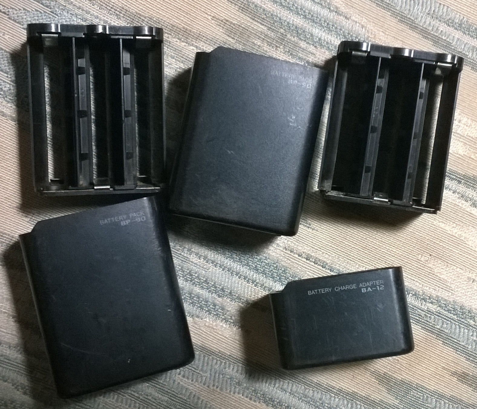 RADIO SELLER: Icom BP 90, Battery Charge adapter BA12 ( Out of stock )