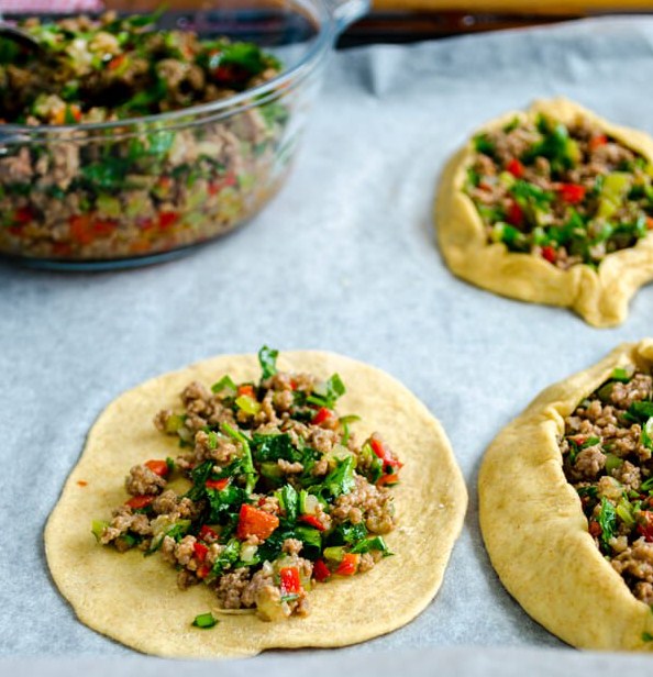 Delicious Turkish Pide with Ground Beef - BEAN GIRRAS