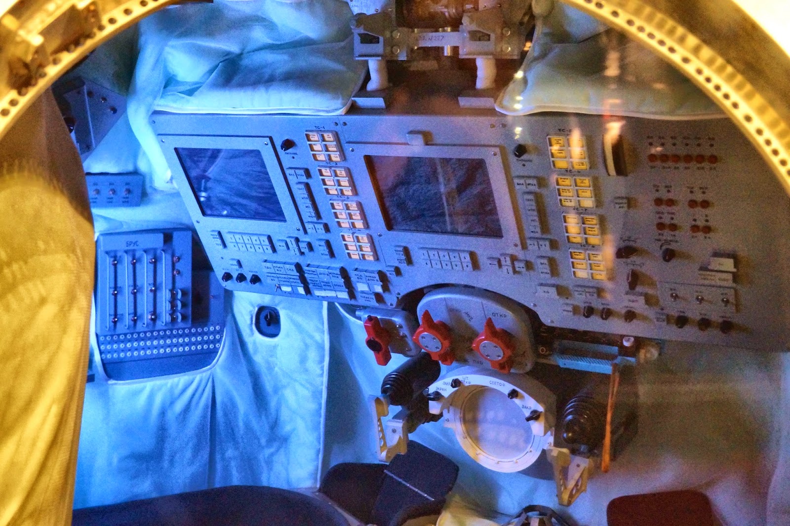 Plastic Models on the Internet: Space vehicles walkaround vol.2: Soyuz ...