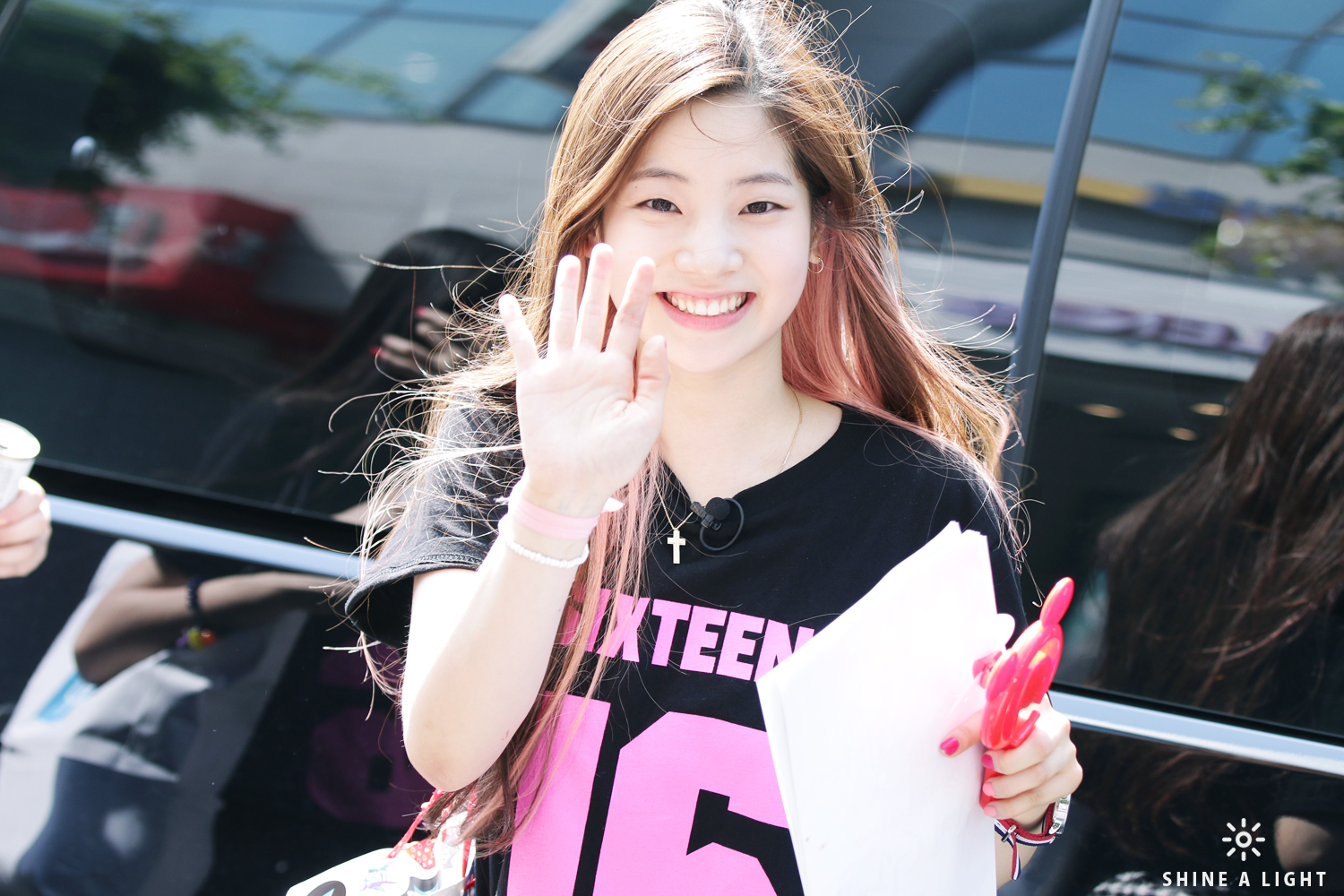 해외팬들에게 싸인하는 jyp트와이스 다현 - 인스티즈(instiz) 이슈 카테고리