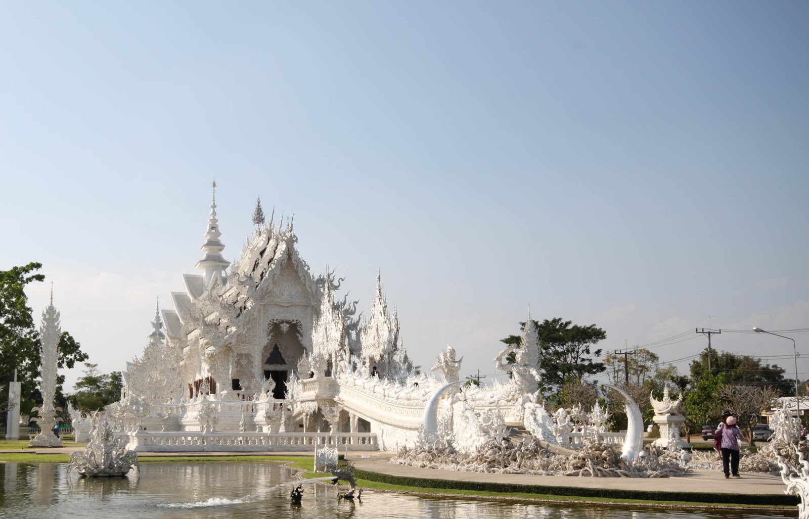Hanoi - Bangkok: Chiang Rai : White Temple & Black House