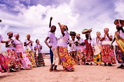 a roda dos brincantes festeiros: Danças de umbigada