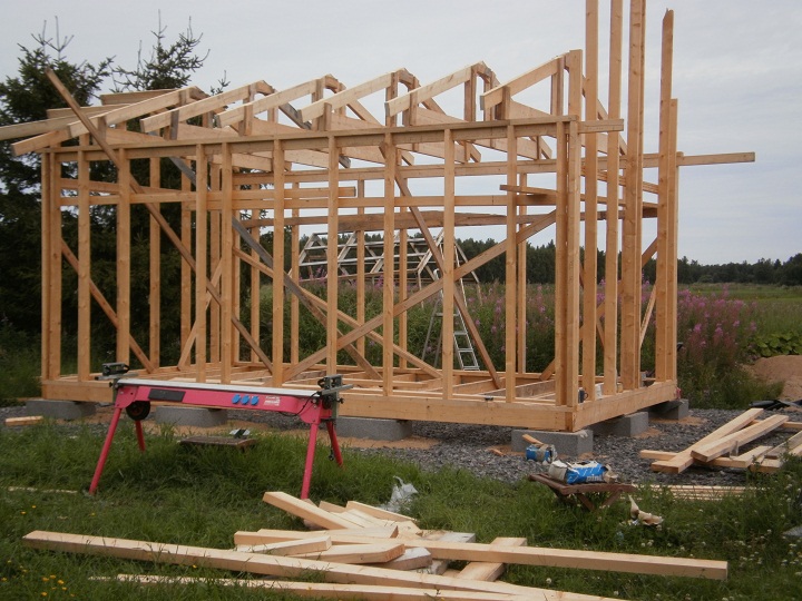 Pikkupajalla tapahtuu: Joko se on mökin näköinen?