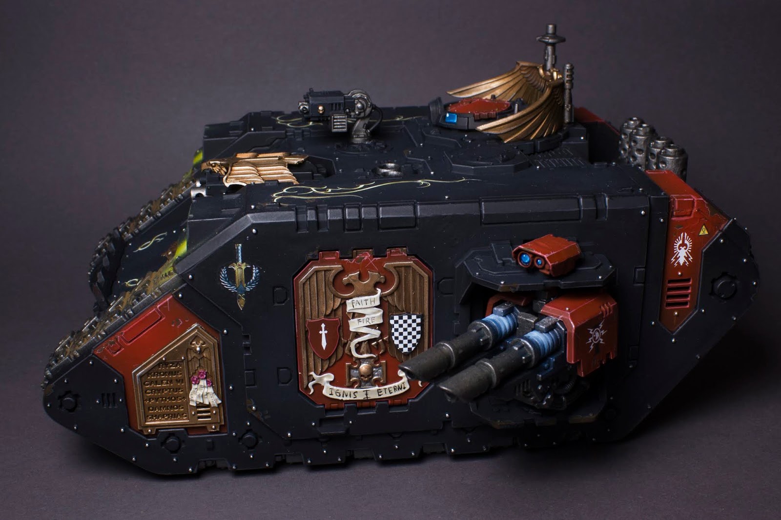 What's On Your Table: Venerable Land Raider "Ignis Eterni" - Faeit 212