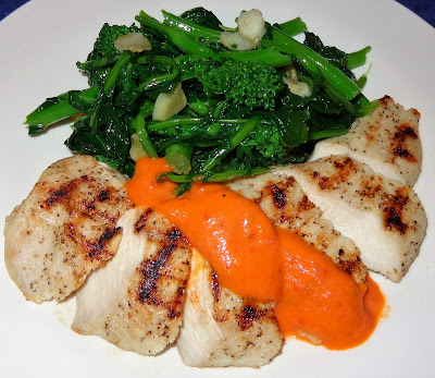 LA COCINA DEL POLLO: PECHUGA DE POLLO GRILLADA CON SALSA DE PIMIENTOS ...