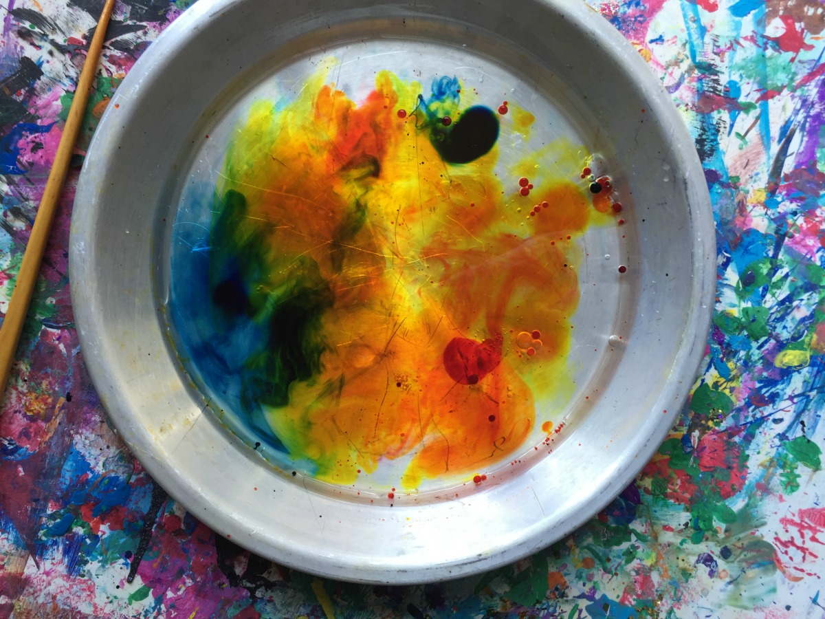 Mini Monets and Mommies: Oil and Water Kids' Art and Science Experiment