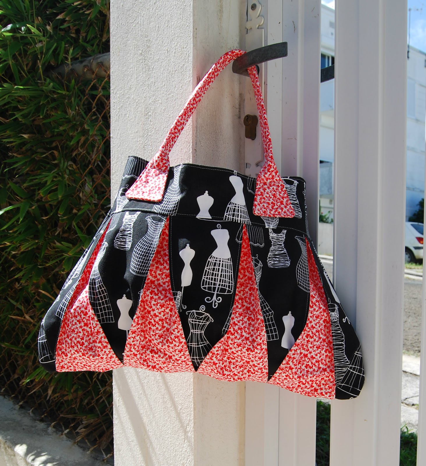 All your craft needs: Pattern Review: Melly & Me Raspberry Ripple Handbag