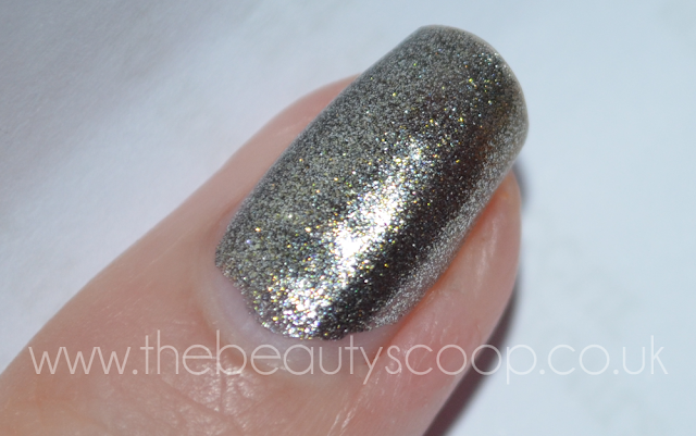 The Beauty Scoop!: Chanel Fall 2011 Le Vernis Nail Colour - GRAPHITE (529)!