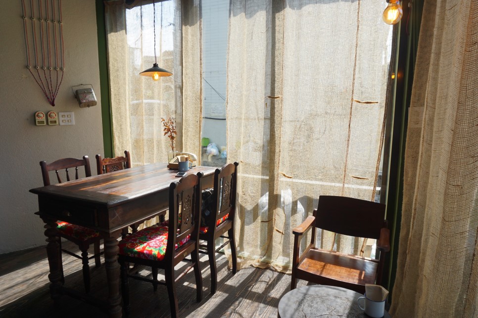 AREX: [Yeonam-dong] Enjoy Vietnamese Coffee at Cong Caphe in Seoul