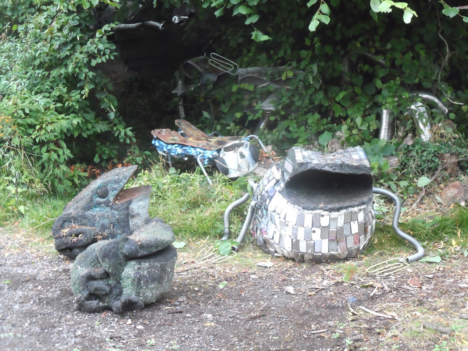 SCRAPTORS SCULPTURE GROUP: August 2013