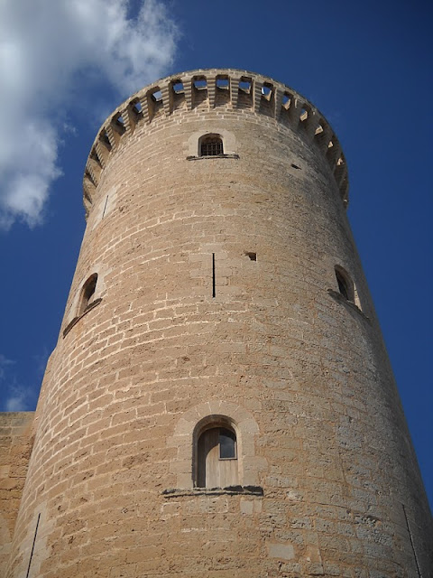 Castelul Bellver si o priveliste minunata ~ Aripile lui Rafael