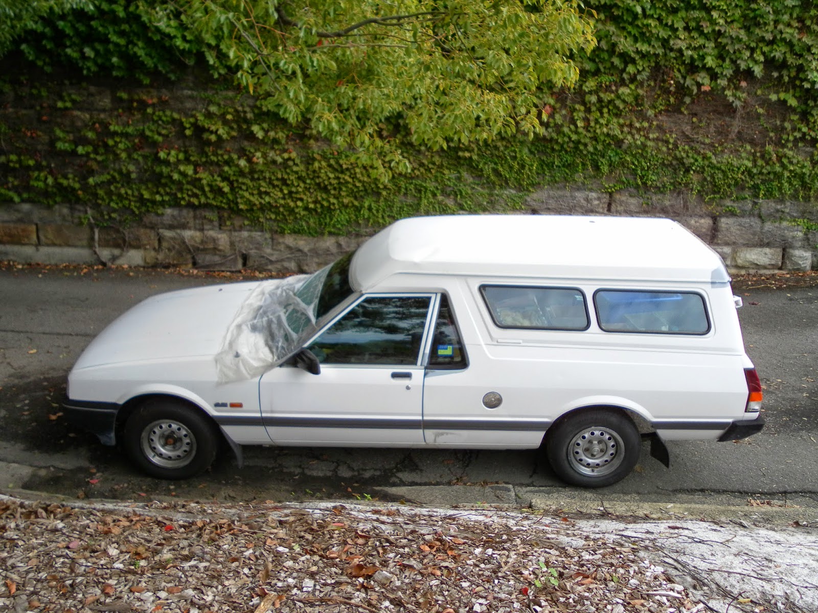 Aussie Old Parked Cars: 1993 Ford XG Falcon Longreach GLi Van