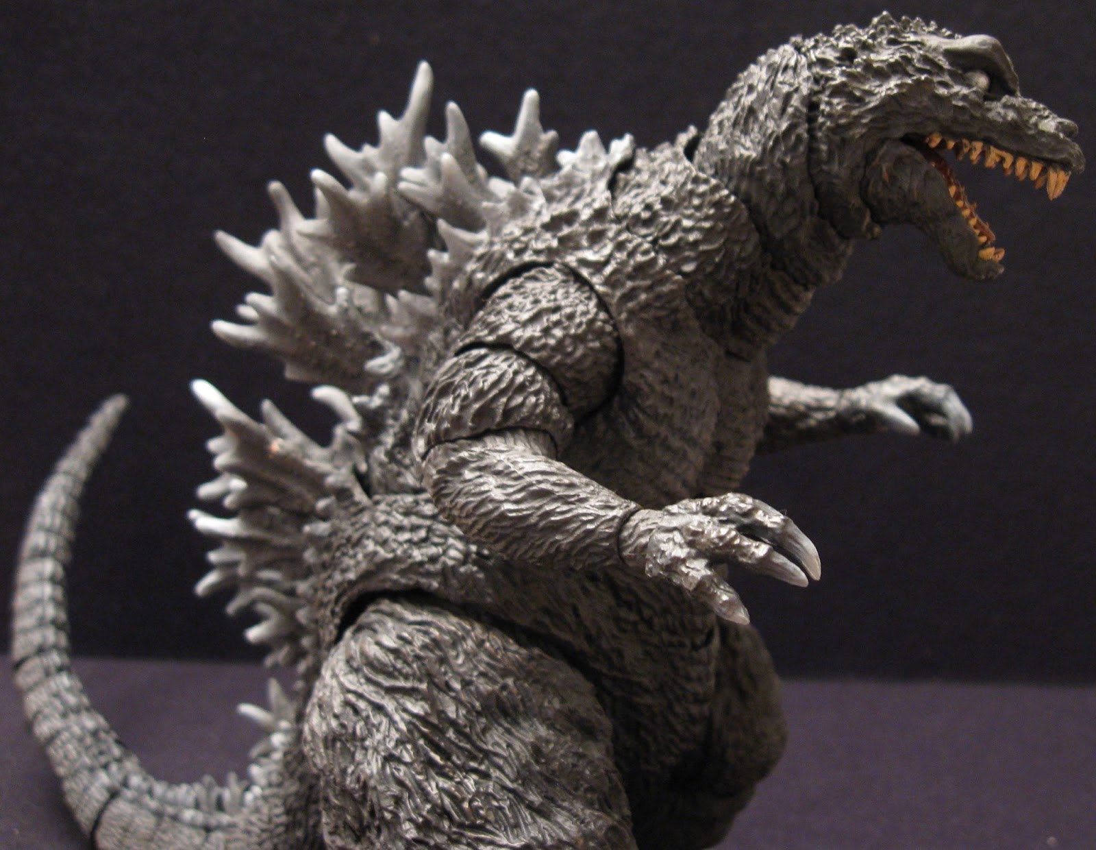 The Toyseum: GODZILLA 2001 - S.H. MonsterArts GMK Godzilla Figure