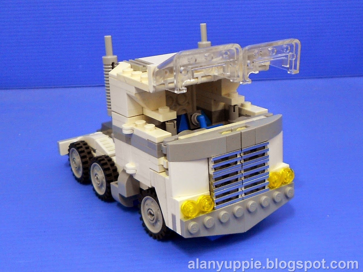 Alanyuppie's LEGO Transformers: LEGO Ultra Magnus: Part 2 of 3 (cab mode)