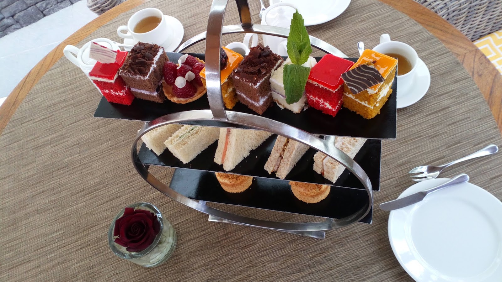 Lightly Green: A Tale of Two High Teas