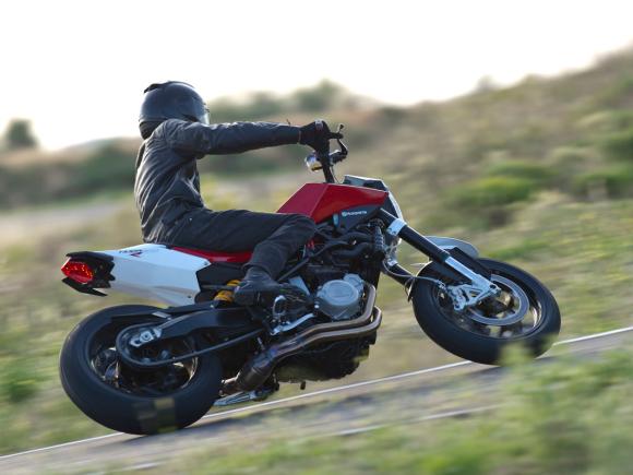 PARANAMOTOCICLISMO - CWB - PR - BR: Finalmente a Husqvarna apresenta ...