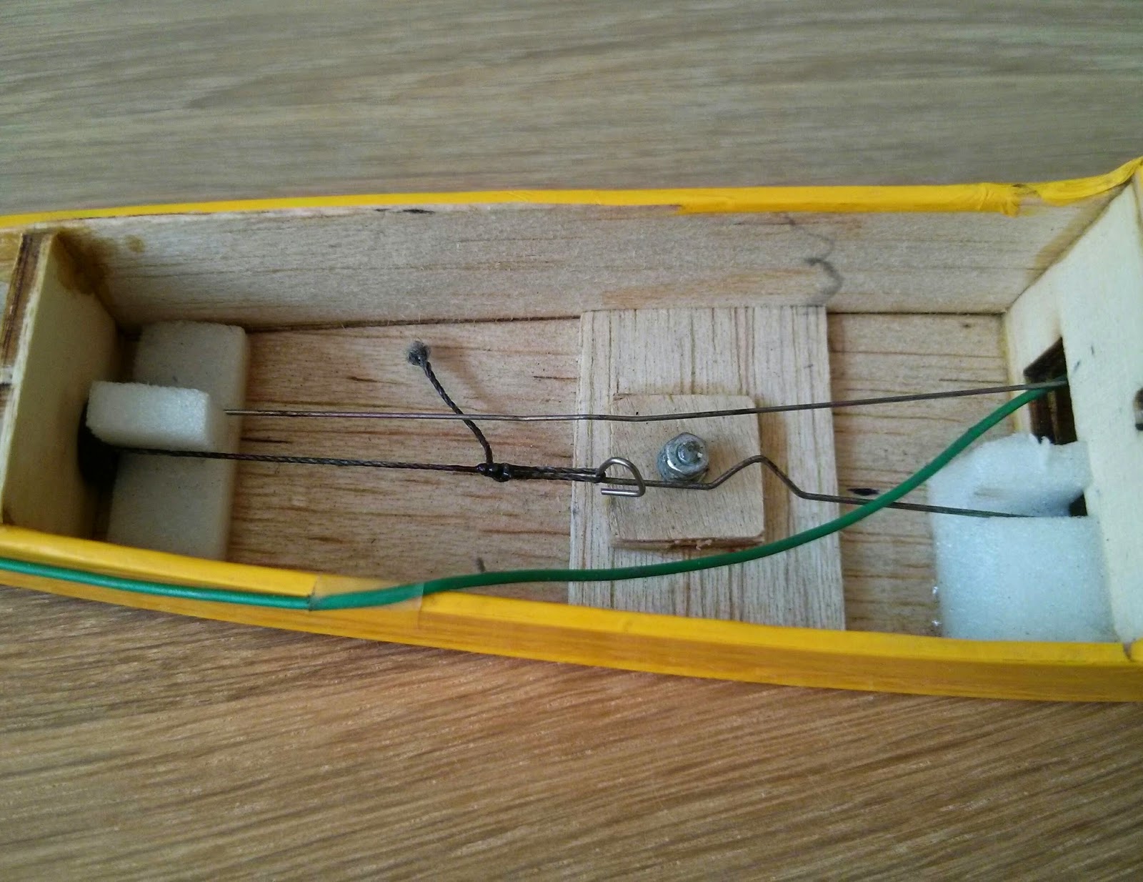 Chuck Glider's Model Aircraft Jotter: Pull Spring Servo linkage for DLG ...