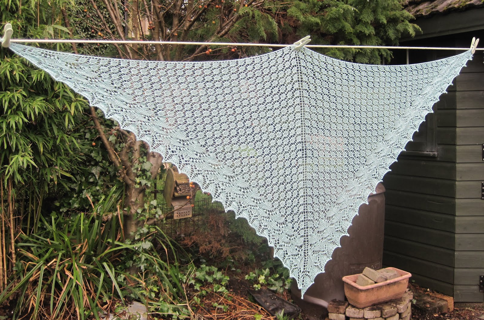 Tam-O'-Banter: Enlarging Swallowtail Lace Shawl by Evelyn Clark