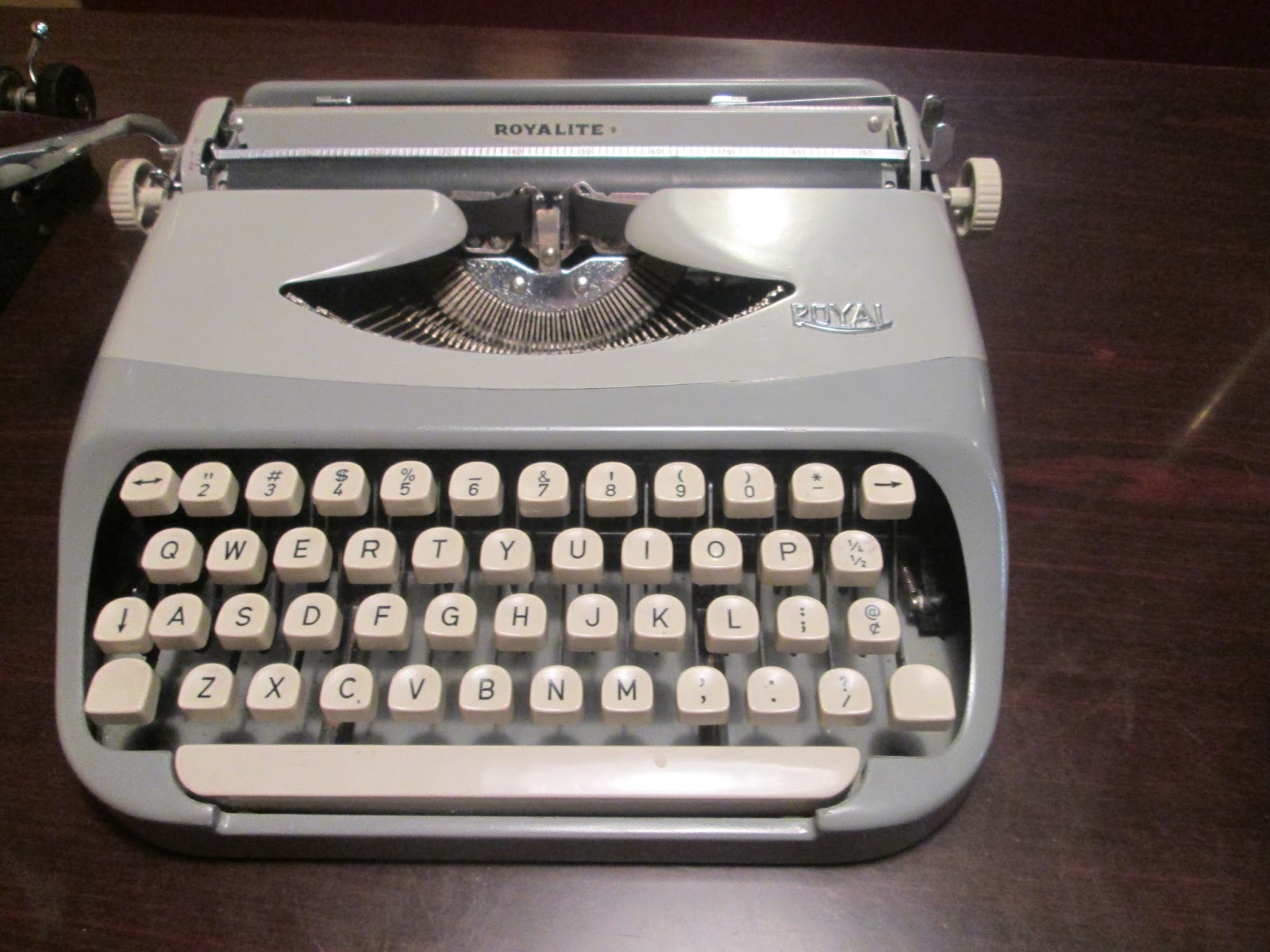 Royal Royalite portables