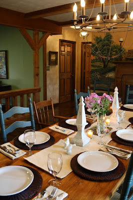 Room Service ~ Decorating 101: Lunch for the Family