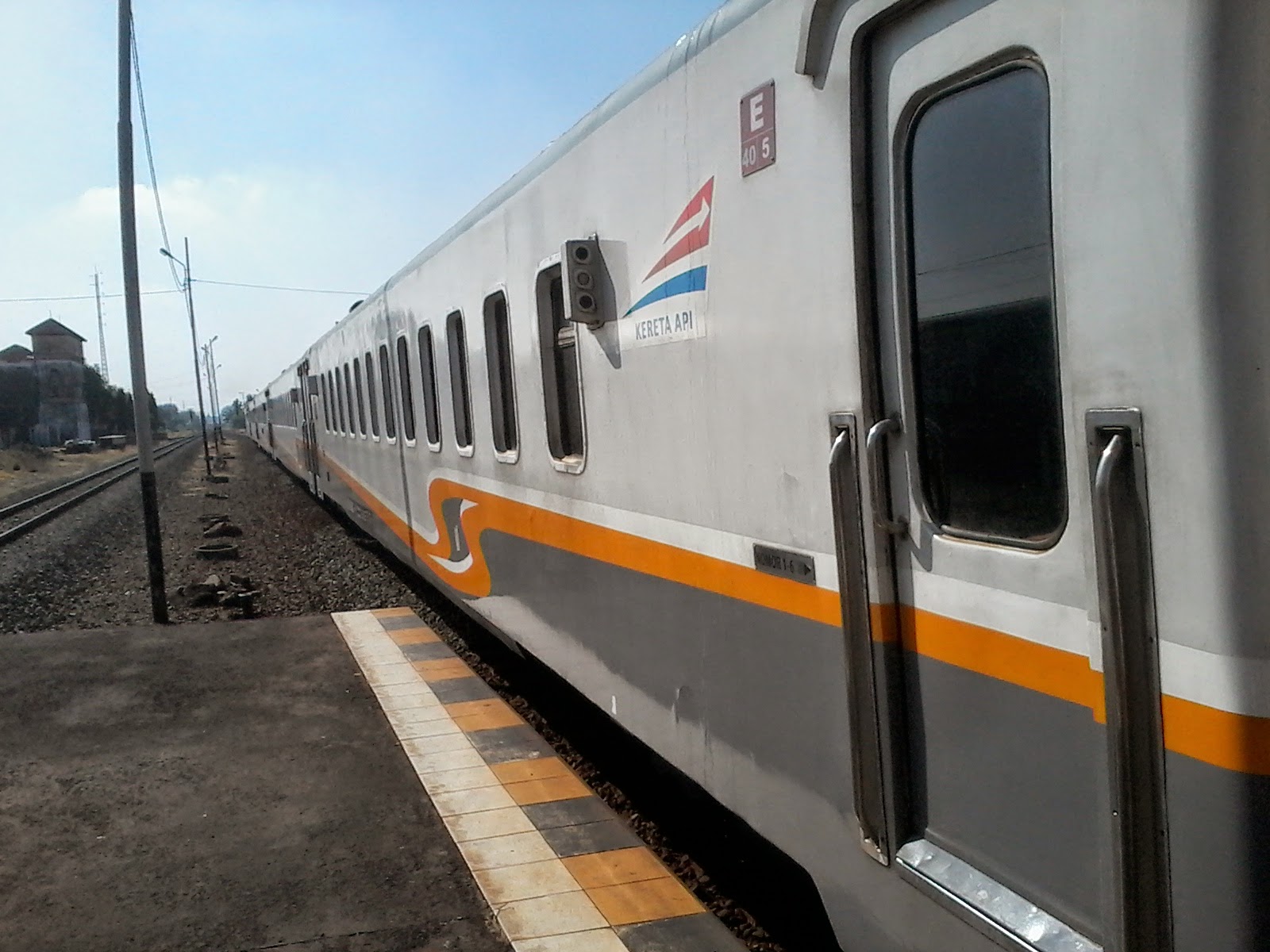 Kereta Api Indonesia: Melihat Interior Gerbong Kelas Eksekutif Sancaka