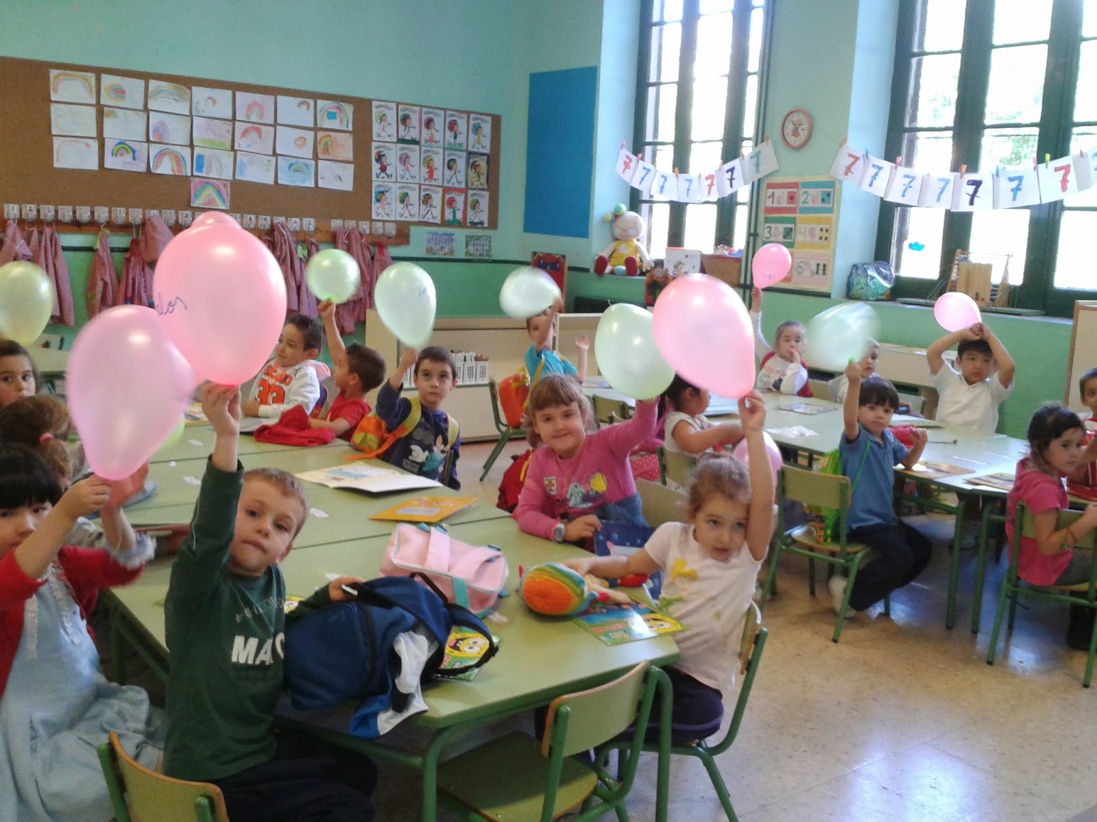 LOS PEQUES DE FELI: !APRENDEMOS A INFLAR GLOBOS!