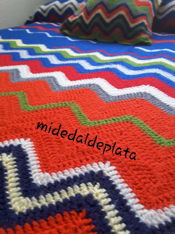 La siesta de Manolo. Colcha de crochet de colores | Manualidades