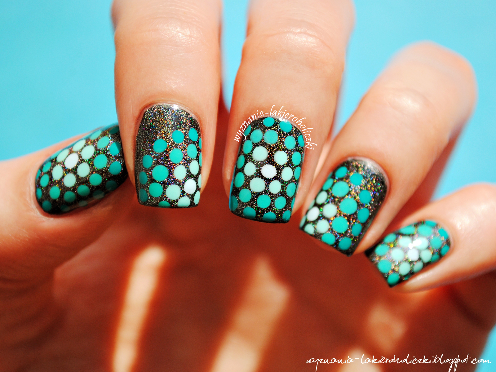 Confessions of a Polishaholic: Ombre dots