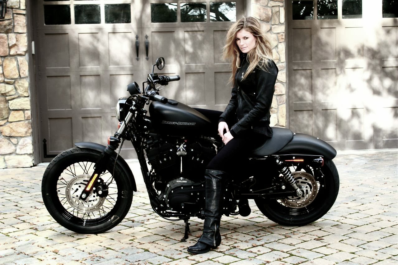 Hermandad Lunática: Marisa Miller & Harley Davidson