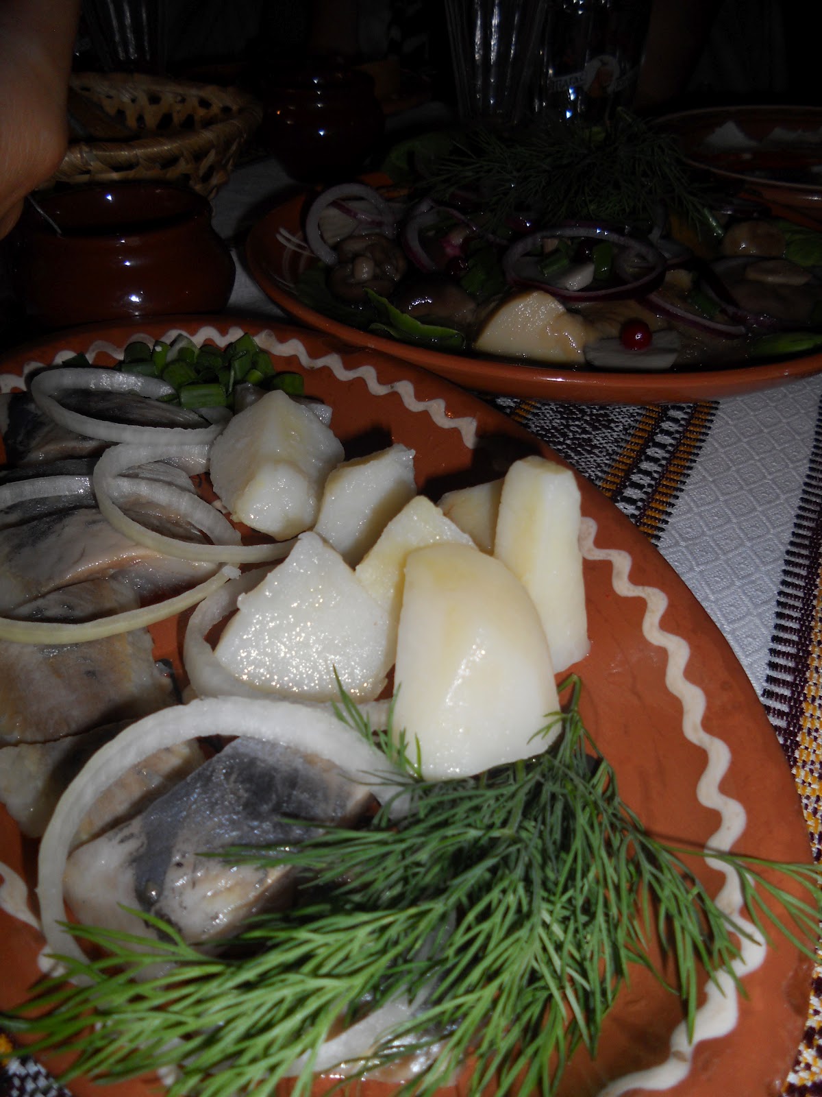 A la mode frangourou: Ukrainian delicacy in Moscow--salo and marinated ...