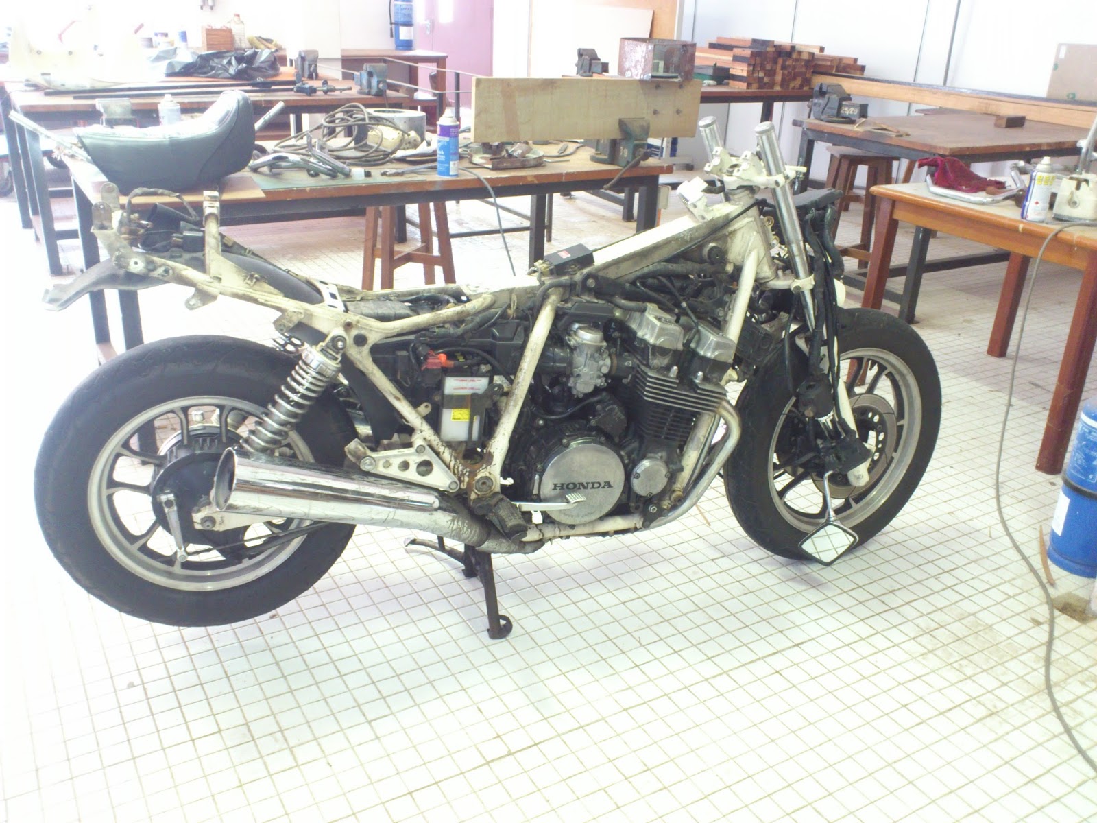 TRANFORMASI HONDA CBX 750P : Ubahsuai Honda CBX 750p kepada Naked ...