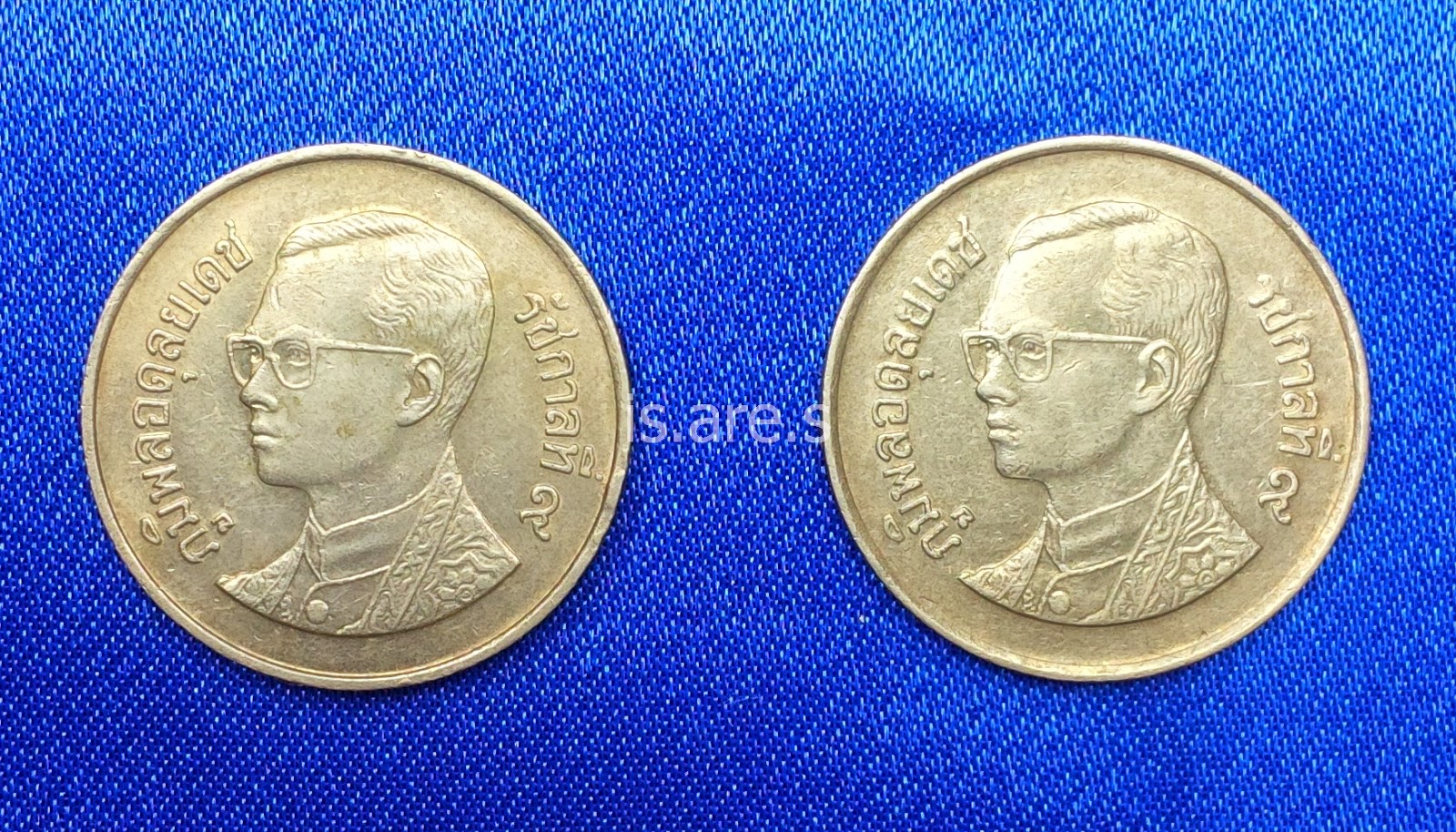 is.are.s: เหรียญ 1 บาท ปี 2529 ช่อฟ้าสั้น ช่อฟ้ายาว